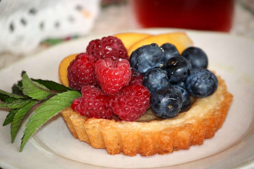 Mini Almond Mazarin Tarts With Fresh Fruit